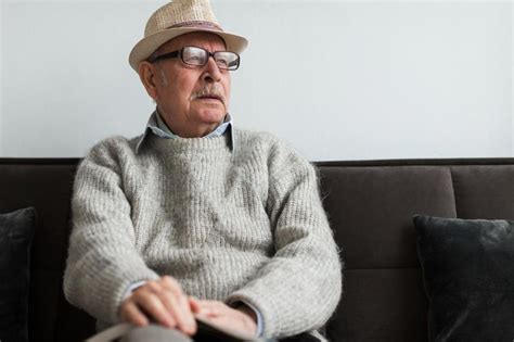 CARE ROMÂNI POT IEȘI LA PENSIE CU 5 ANI ÎNAINTE DE TERMEN DE CE