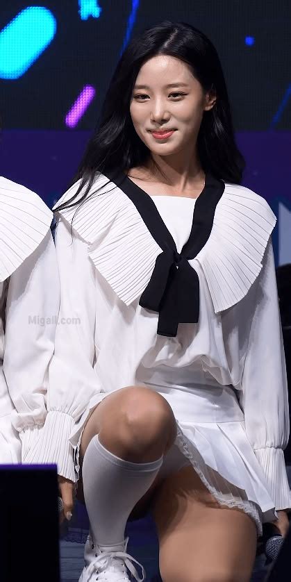 베리굿 조현 하얀치마 움짤모음 섹시한 의상 케이팝 복장 예쁜 한국 여자