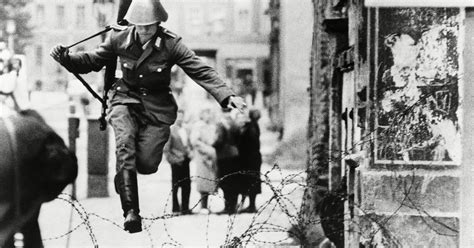A 30 Años De La Reunificación De Alemania Los Escapes Más Increíbles