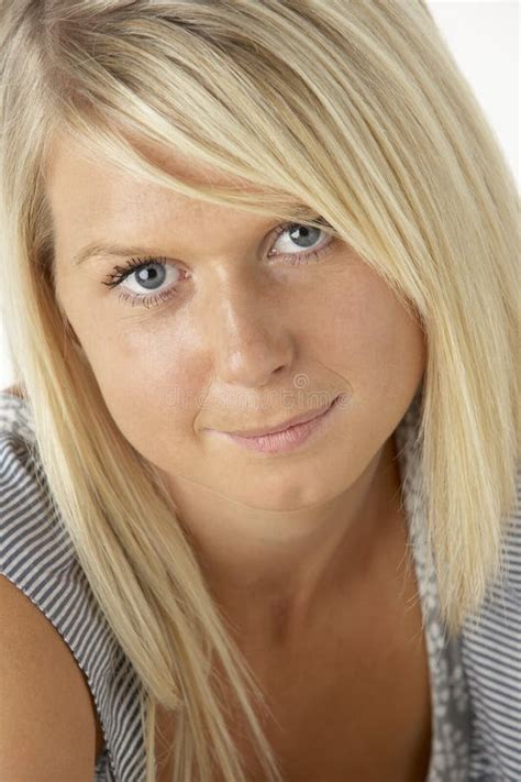 Belle Jeune Femme Blonde Photo Stock Image Du Mixte Verticale