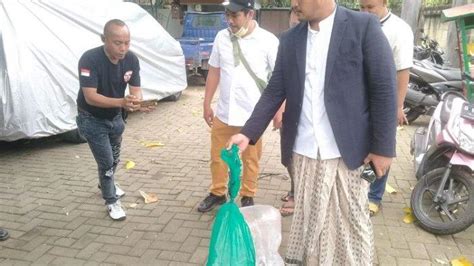 Rumah Dilempari Sekarung Ular Kobra Mantan Gubernur Banten Wahidin
