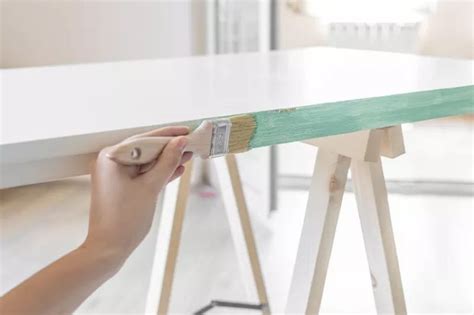 Cara Mengecat Pintu Kayu Cocok Untuk Proyek DIY