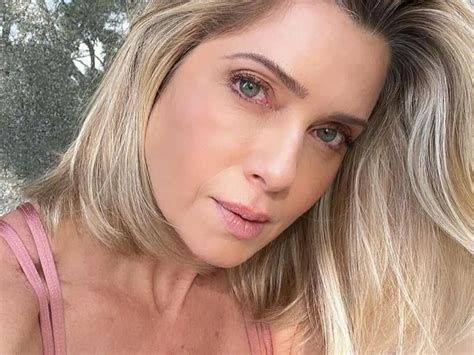 De Biquíni Letícia Spiller Impressiona Fãs Na Web Maravilhosa