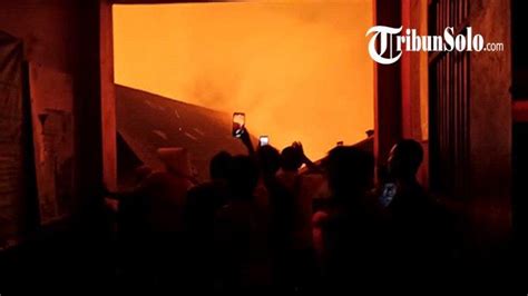 BREAKING NEWS Pasar Slogohimo Wonogiri Terbakar Pedagang Berlarian