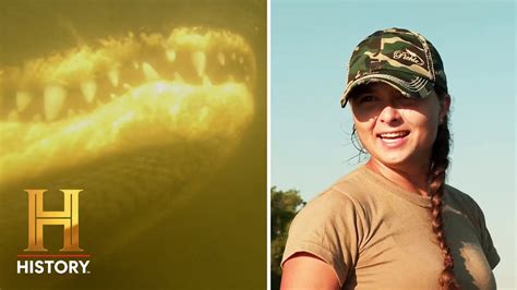 Swamp People Troy And Pickle Catch A Foot Gator Season Youtube