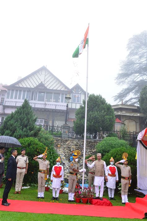 राज्यपाल ने 76वें स्वतंत्रता दिवस पर राजभवन में फहराया राष्ट्रीय ध्वज