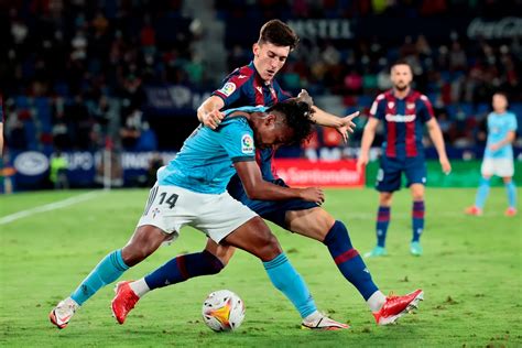 Eduardo Coudet Entrenador De Renato Tapia En El Celta De Vigo