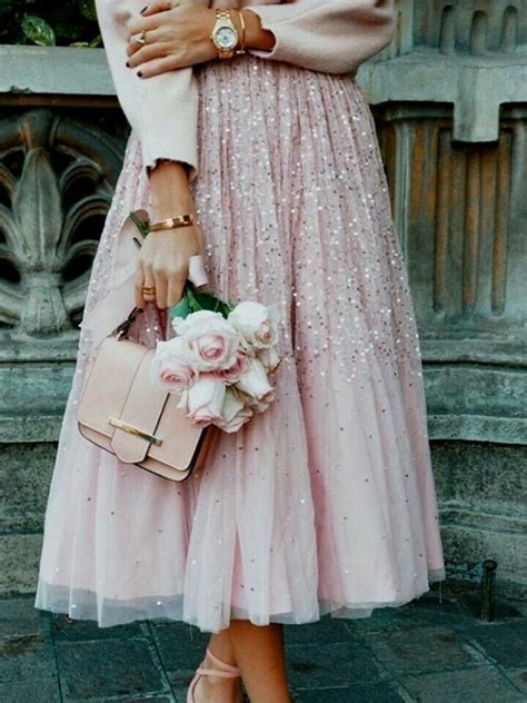 Pin su skirts | Outfit per appuntamento, Stile di moda, Outfit in gonna