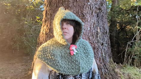 Ravelry Mossy Hooded Capelet Pattern By Liz Shafer
