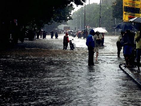 Heavy Rains Hit Gujarat 2000 Evacuated From Bharuch 21 Villages On