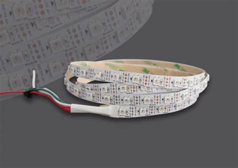 La différence entre les bandes LED RGBIC adressables WS2811 WS2812B