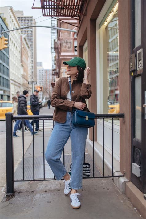 What To Wear With Light Wash Jeans