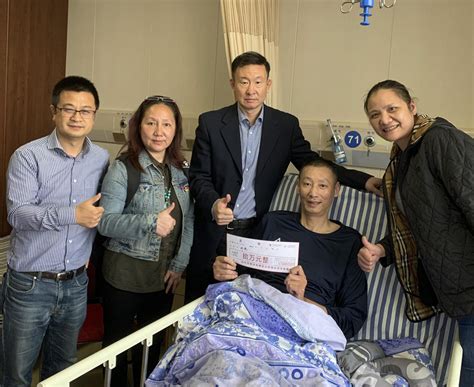 于光岩同志代表体育总局排球中心看望汤淼郑亮 中国排协官网