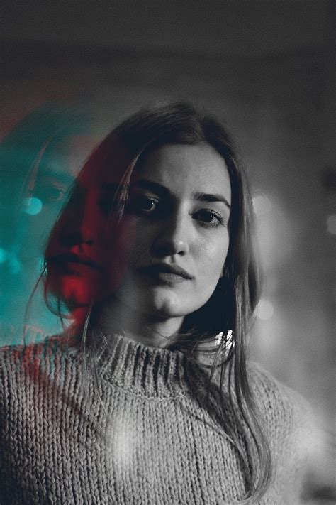 1 Kostenlose Glitch White Und Frau Bilder Pixabay