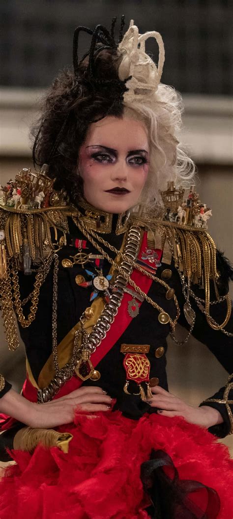 Download Get Wickedly Glamorous With Cruella