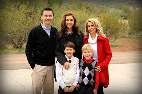 무료 이미지 남자 사람들 소녀 귀엽다 남성 초상화 휴일 어린이 함께 신랑 형제 의식 친구 동료 행복한 아이들 가족 놀이 인물 사진