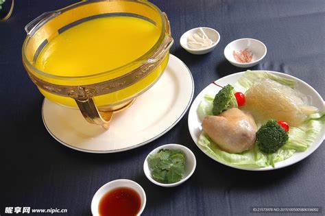 浓汤沙窝鸡煲翅鱼翅摄影图传统美食餐饮美食摄影图库昵图网