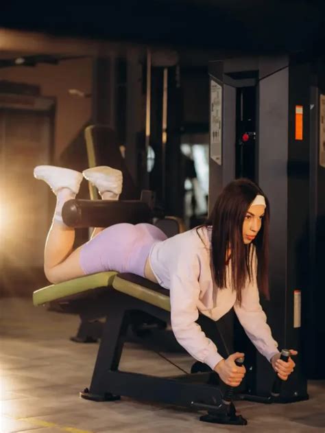 5 Effective Hamstring Curls For Stronger Thighs 5 Effective Hamstring Curls For Stronger Thighs
