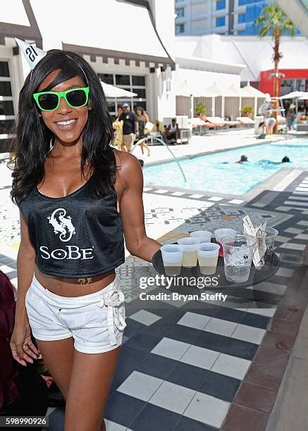 Vegas Cocktail Waitress Photos And Premium High Res Pictures Getty Images