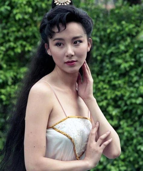 台灣第一美女蕭薔55歲露出美腿！前凸後翹身材火辣！ 每日頭條