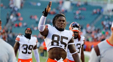 Report Browns Te David Njoku Sustained Burn Injuries To Face And Arms