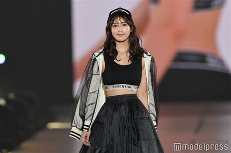 画像317 “令和の峰不二子”阿部なつき、胸元ざっくりtシャツで美谷間チラ見せ プライベートショットに反響「パーフェクトスタイル