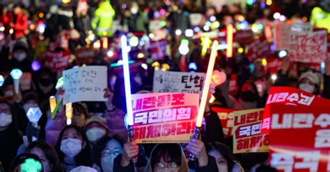 기저귀 갈 곳 없어 탄핵 집회서 키즈버스 마련한 지우맘