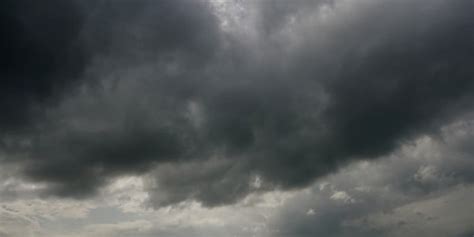 Tempestades Rajadas De Vento E Raios Marcam O Início Da Semana Em
