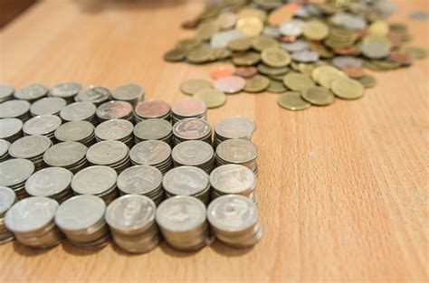 태국 바트 동전 타이어 동전 돈 배경 동전의 그룹 개념 재무 및 회계 0명에 대한 스톡 사진 및 기타 이미지 0명 개념
