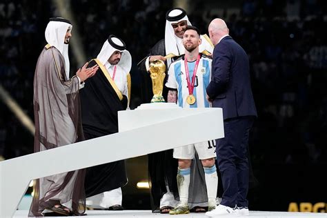 كأس العالم 2022 مليون دولار للقبضة العربية التي يرتديها ليونيل ميسي في