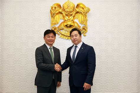 А Баяр БНСУ ын Пучон хотын дарга тэргүүтэй зочид төлөөлөгчдийг хүлээн авч уулзав News Mn