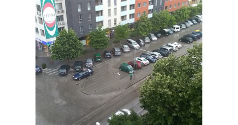 Спасителни екипи реагираха на 40 сигнала след бурята в Пловдив