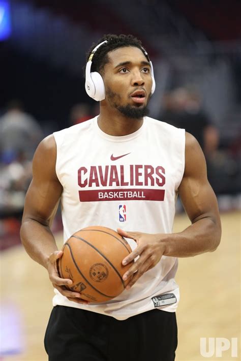 Photo Milwaukee Bucks Vs Cleveland Cavaliers In Cleveland