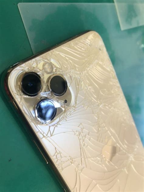 아이폰 12pro 카메라유리 파손 11프로맥스 뒷면유리깨짐 교체작업
