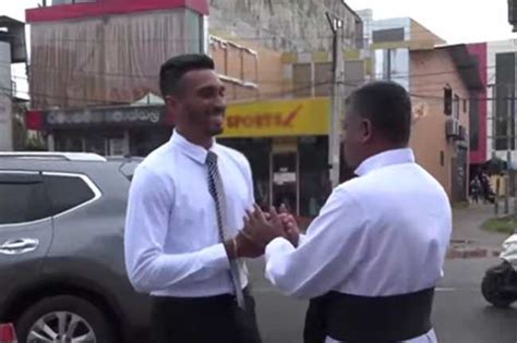 යුපුන් අබේකෝන් ට පාසලේදී උපහාර