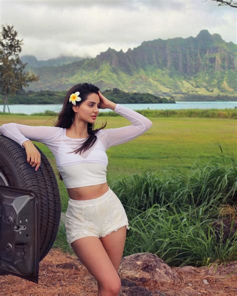 Most Beautiful Iranian Model Mahlagha Jaberi Biography Photos