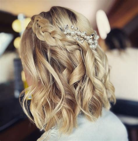 12 Cute Wedding Hairstyles For Short Hair ~ Kiss The Bride Magazine