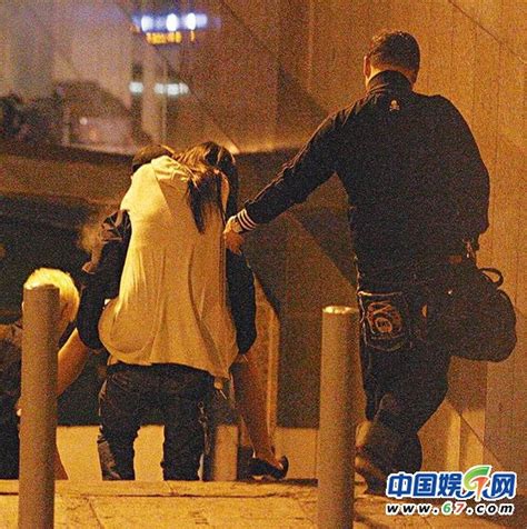 刘羽琦惨遭3男星袭胸摸腿 车内被肥男狂吻组图－青岛新闻网