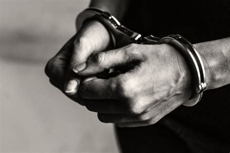 තිස් එක් වසරකට පෙර සිදු වූ ඝාතන සිද්ධියක් එළියට 64 හැවිරිදි කාන්තාවකුත් අත්අඩංගුවට ගගන