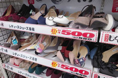 靴が87％オフ！？『mega ドン・キホーテ 立川店』の5fで「担当者しくじり市」って安売りイベントしてる いいね！立川