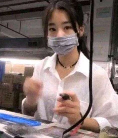抖音「最美打工妹」，摘下口罩那瞬間，網友還是戴上口罩吧！ 每日頭條