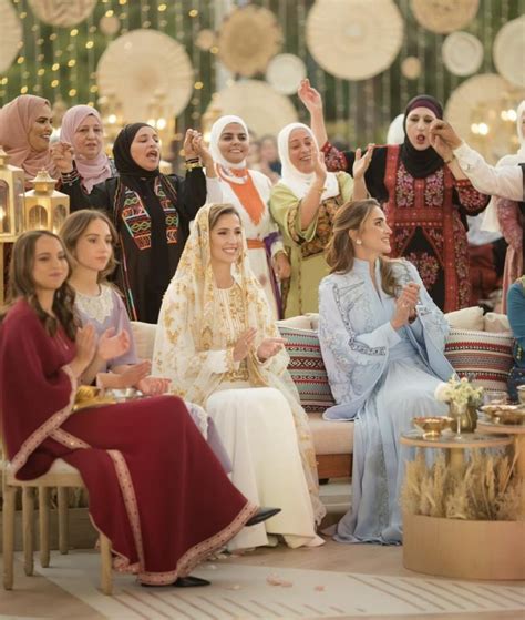 الملكة رانيا تقيم حفل حناء الآنسة رجوة استعداداً لزفافها من الأمير