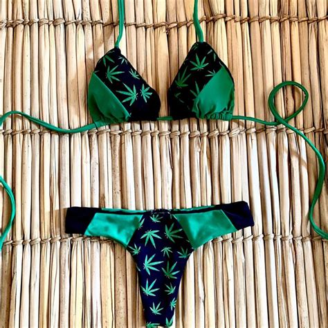 Conjunto Biquíni Dois Lados Preto Com Folhas E Detalhes Em Verde Weedtour