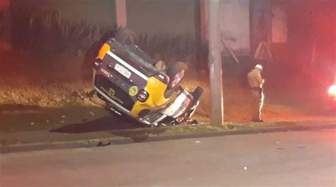 Policiais Ficam Feridos Após Viatura Capotar Durante Perseguição Em