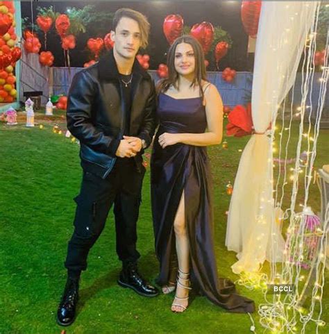 Bigg Boss Fame Himanshi Khurana Gets Emotional As She Celebrates