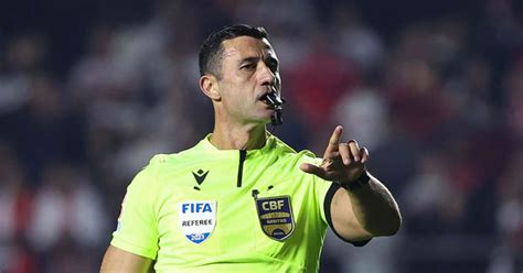 CBF define árbitro para Botafogo x Palmeiras