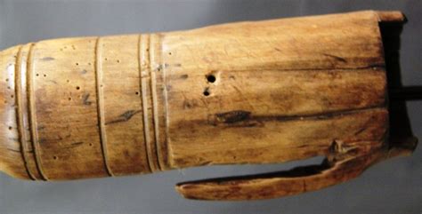 Ancien coffin en bois porte pierre à aiguiser les faux aux champs