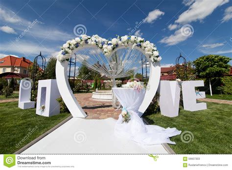 Arco Na Cerimônia De Casamento Imagem de Stock Imagem de bonito