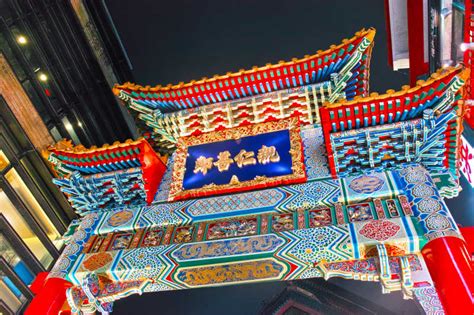 唐人街的门图片 夜晚横滨古老的门素材 高清图片 摄影照片 寻图免费打包下载