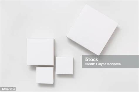 Mock Up Dari Empat Kotak Putih Ukuran Yang Berbeda Di Latar Belakang